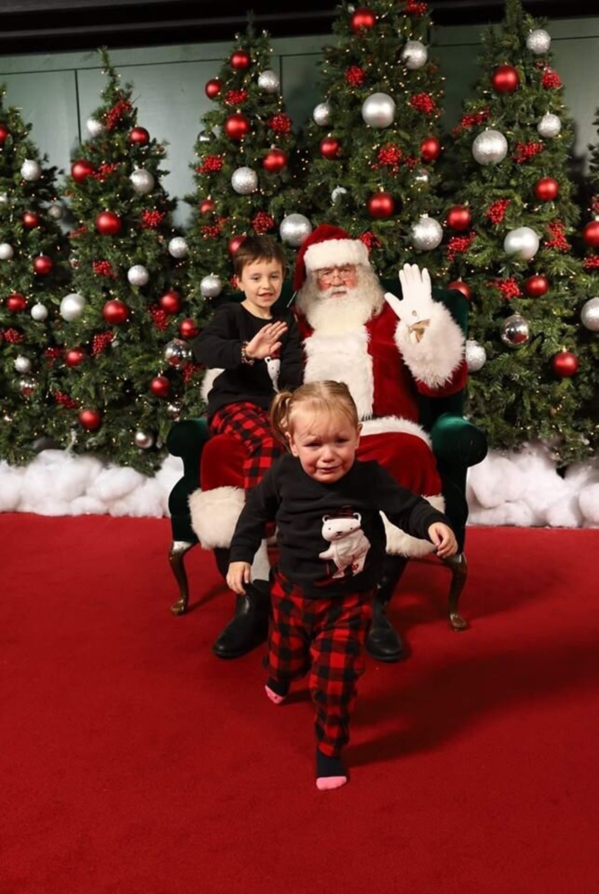 36 Santa Photos That Did Not Go As Planned | HuffPost Life