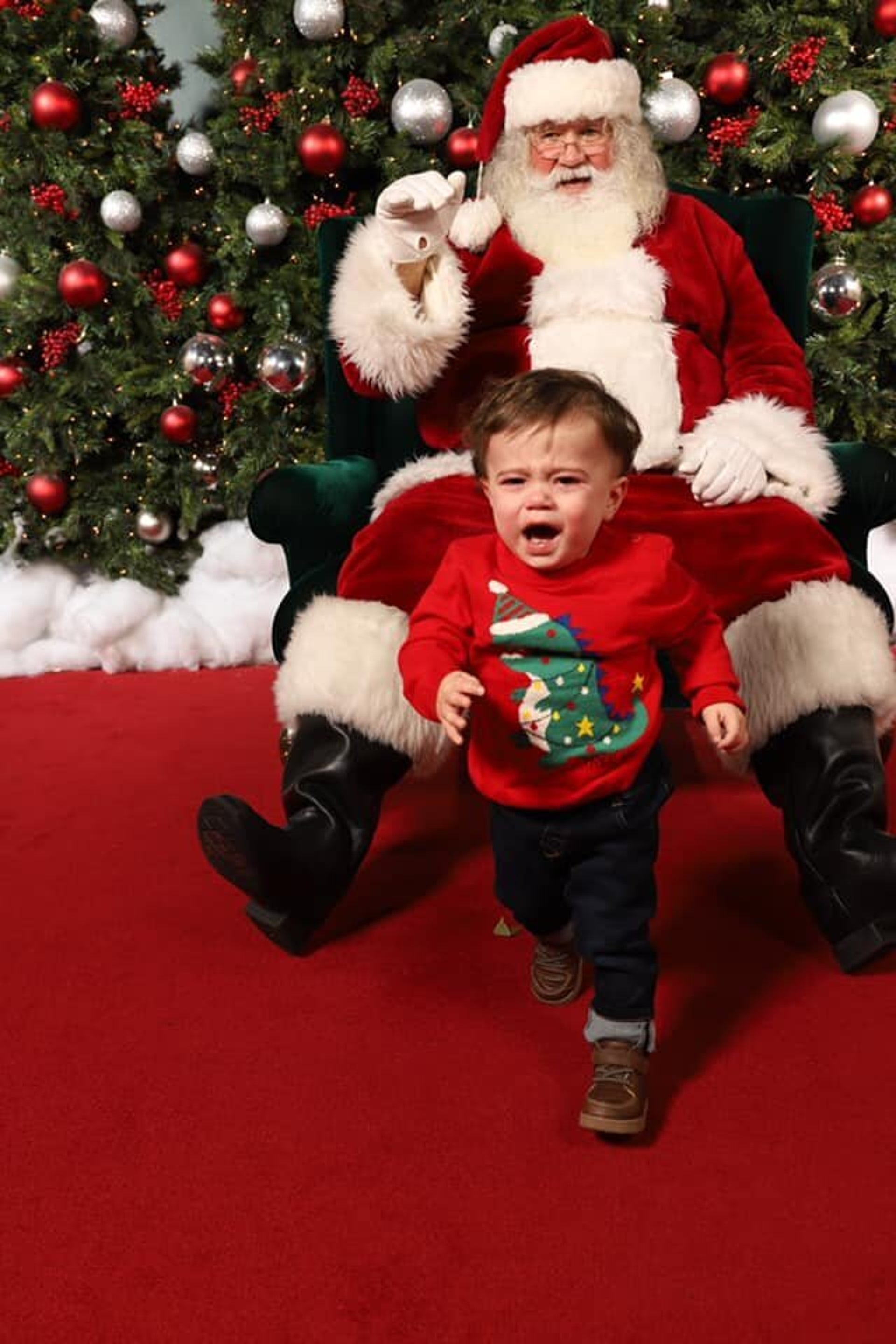 36 Santa Photos That Did Not Go As Planned | HuffPost Life