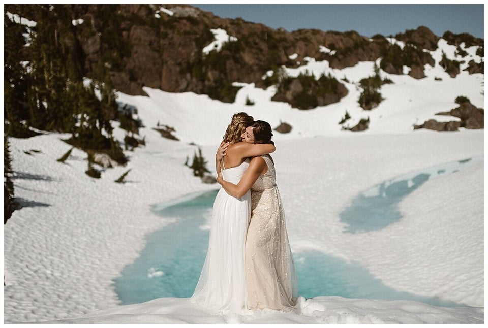 26 Snowy Wedding Photos That Showcase The Magic Of Winter | HuffPost Life