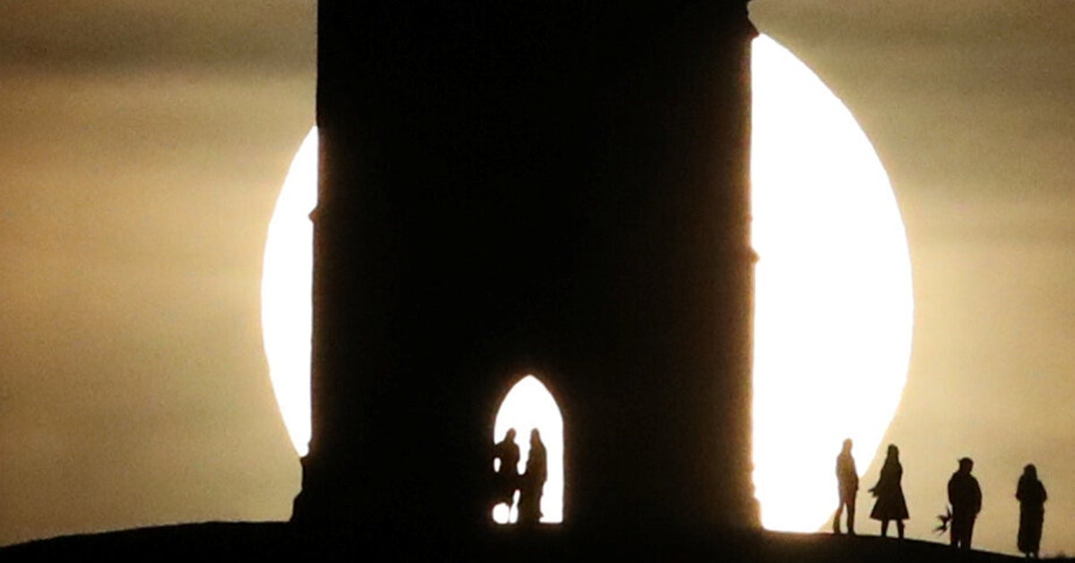 First Full Moon Of 2020 Is A Striking Celestial Sight | HuffPost Latest ...