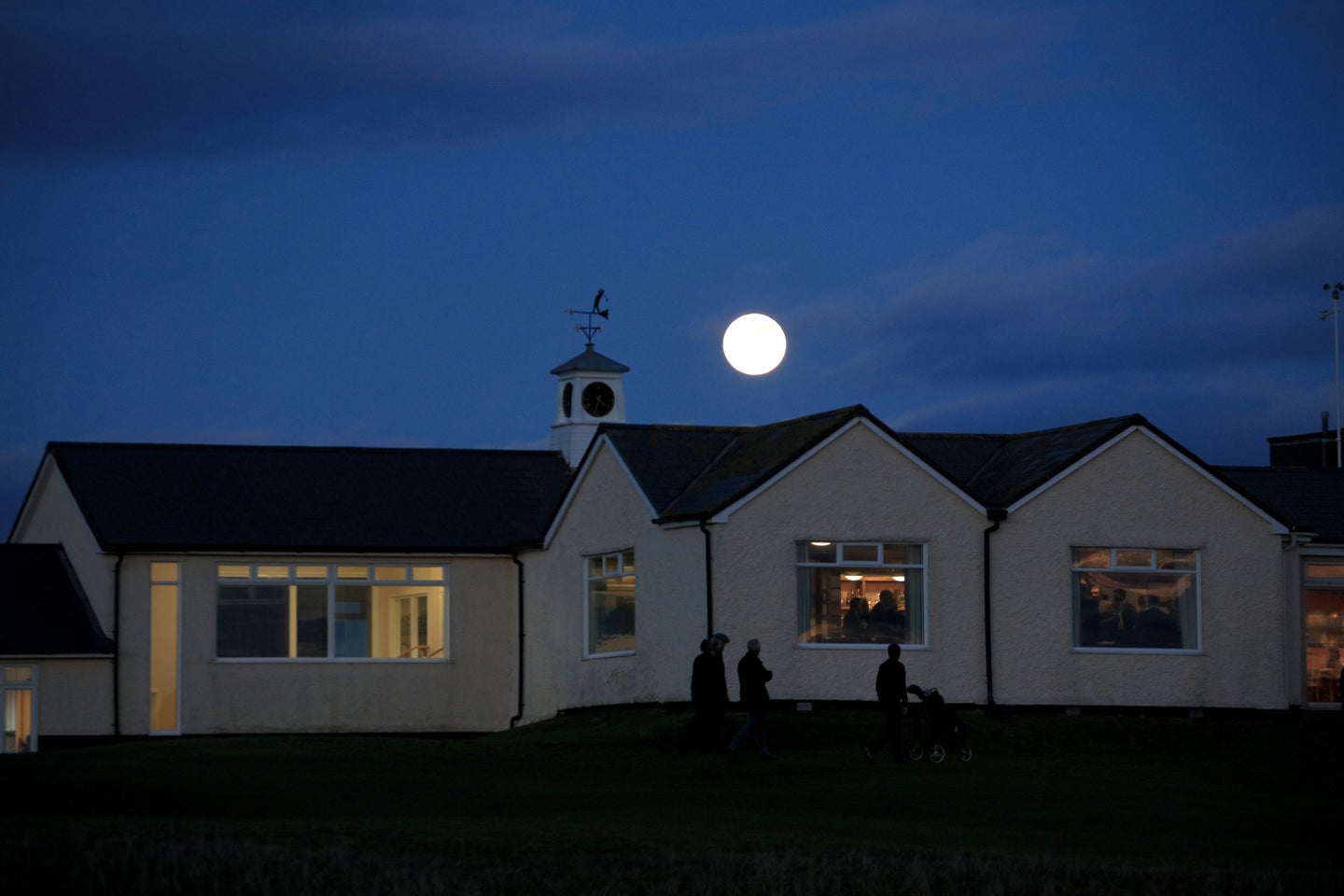 First Full Moon Of 2020 Is A Striking Celestial Sight | HuffPost Latest ...