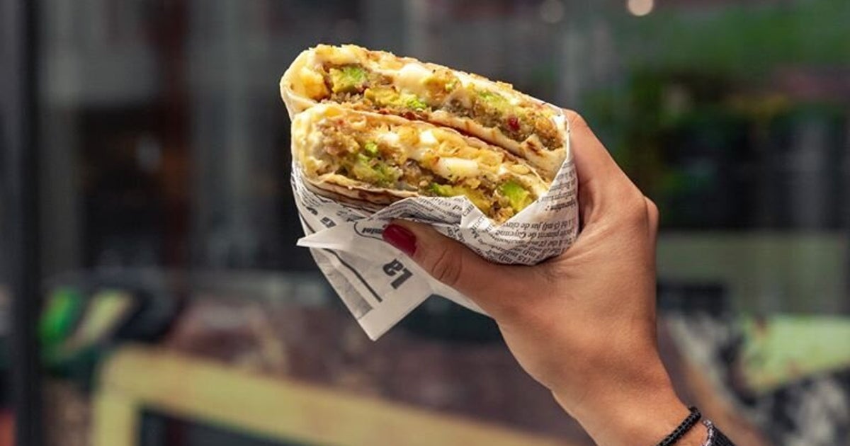 Ce resto de Montréal sert des wraps aux frites et aux croquettes ...