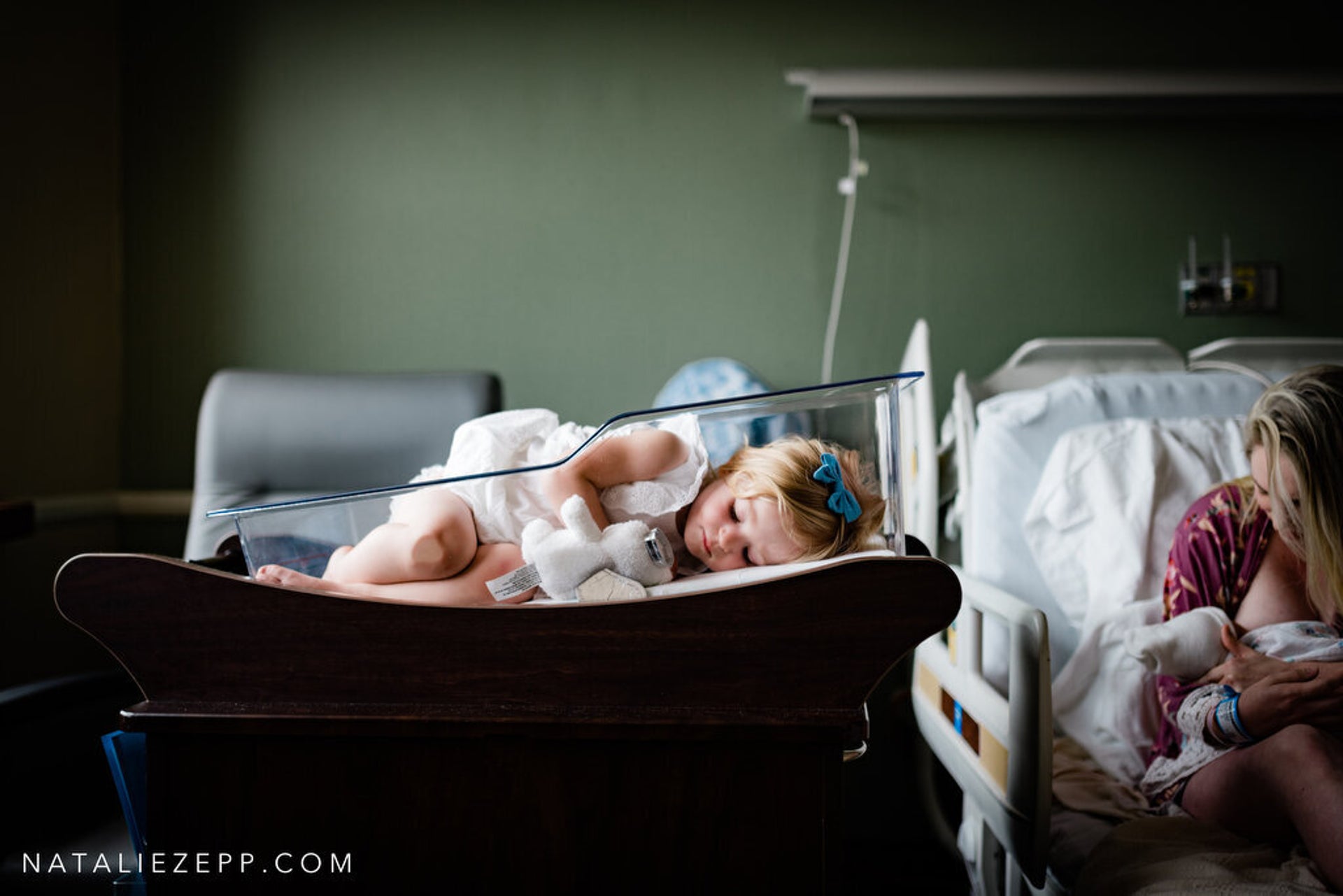 21 Striking Birth Photos That Capture The Strength Of Mothers ...
