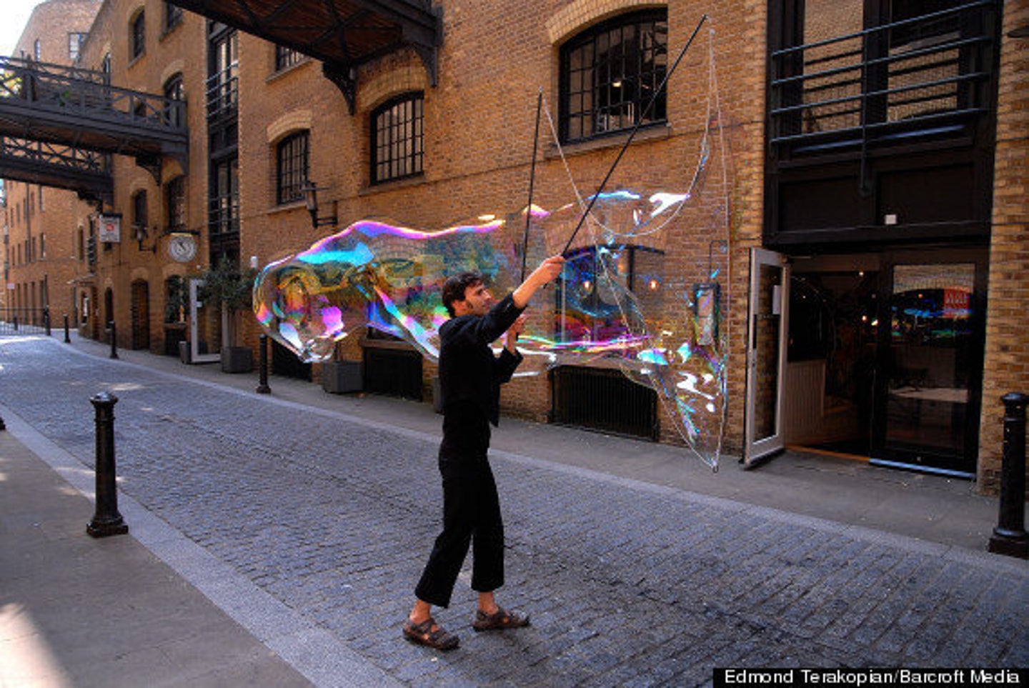 SamSam The Bubbleman Shows Off His Skill In London | HuffPost UK News