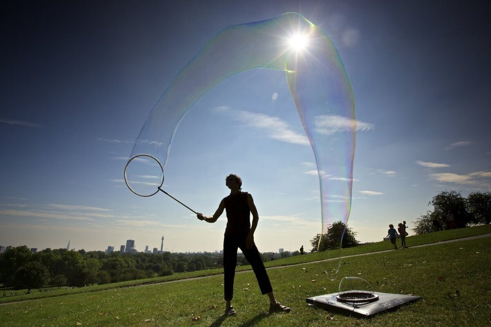 SamSam The Bubbleman Shows Off His Skill In London | HuffPost UK News