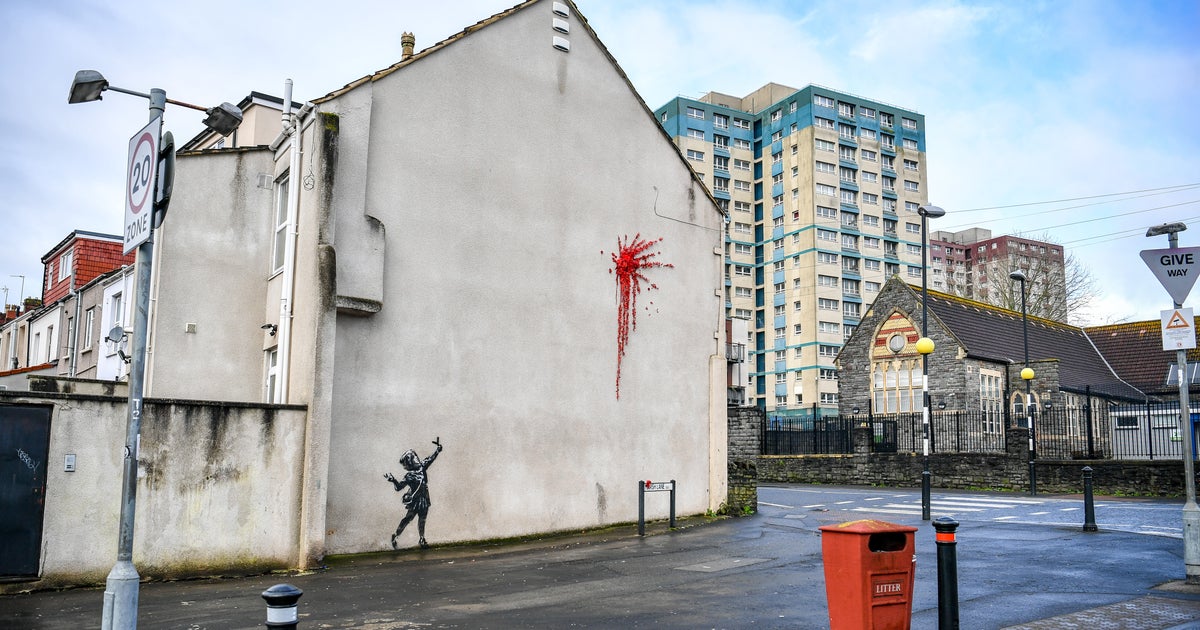 Banksy Returns To Teenage Stomping Grounds With New 'Valentine's' Mural ...