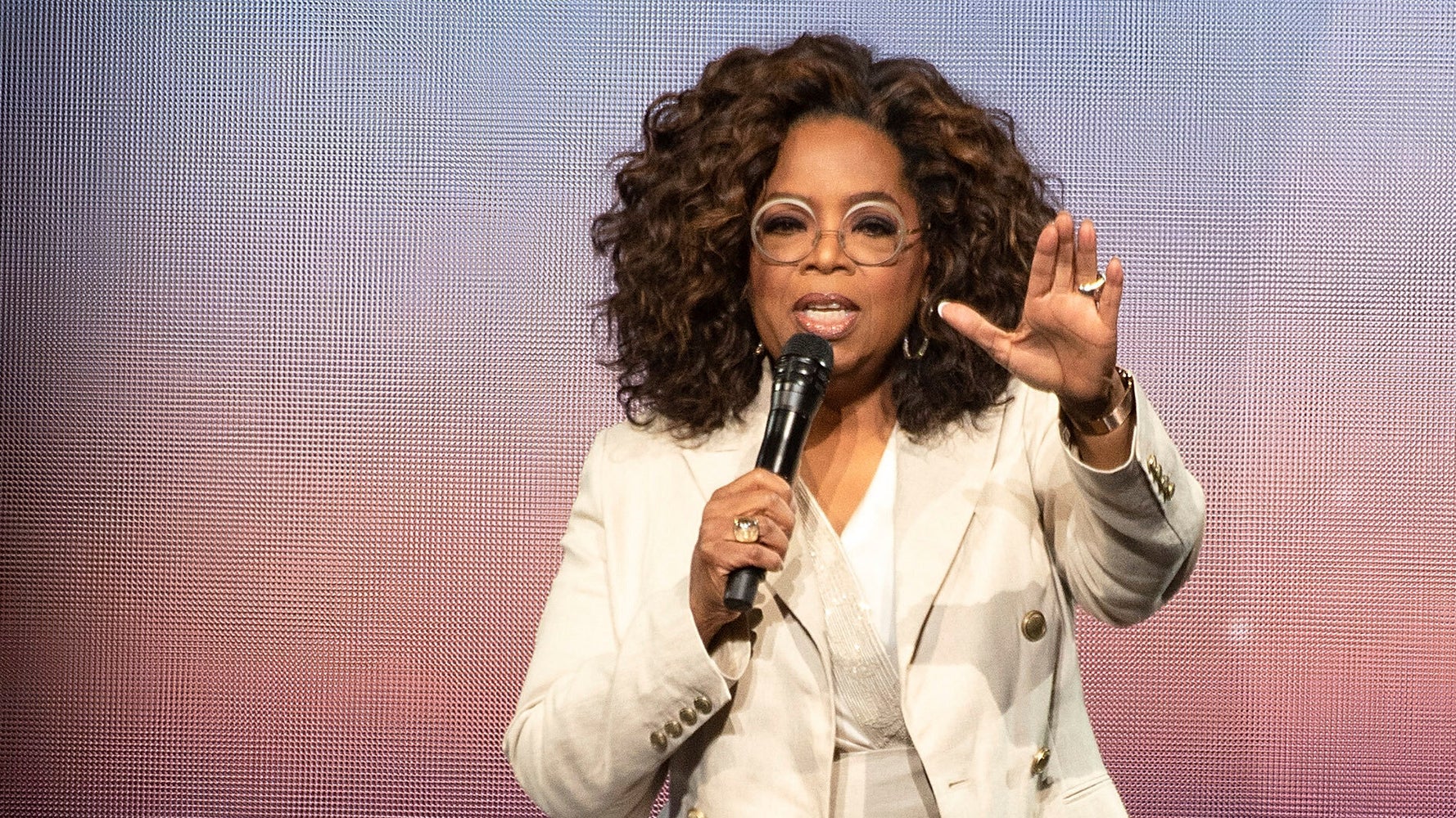 Oprah Winfrey Blames 'Wrong Shoes' After Suffering Dramatic Fall On ...