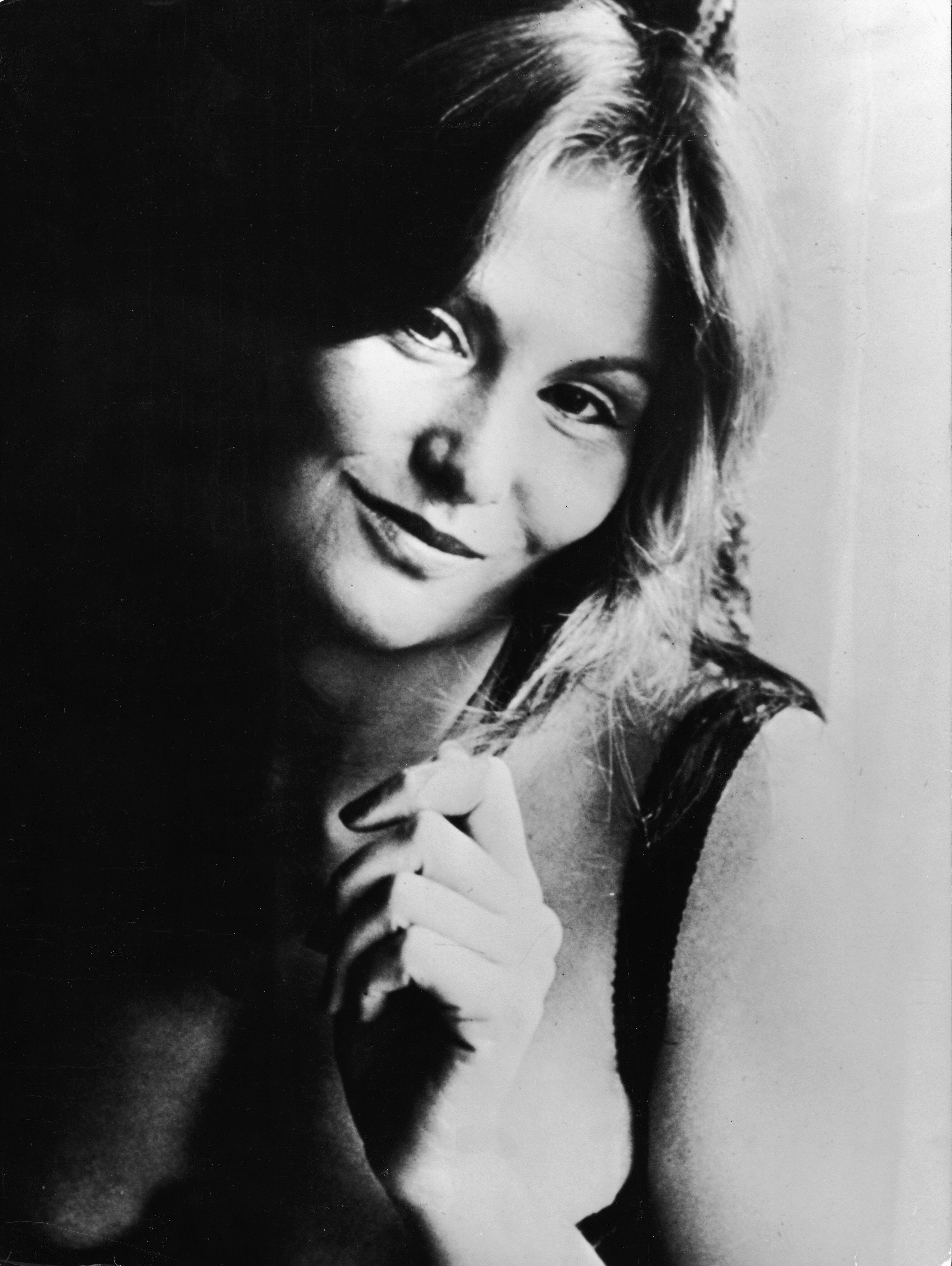 Linda Lovelace Goes From 'Deep Throat' Star To Buttoned-Up Feminist ...