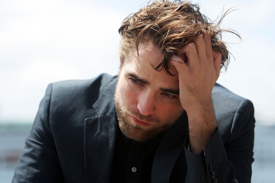Robert Pattinson Brooding: Actor Looks Really Depressed In Australia ...