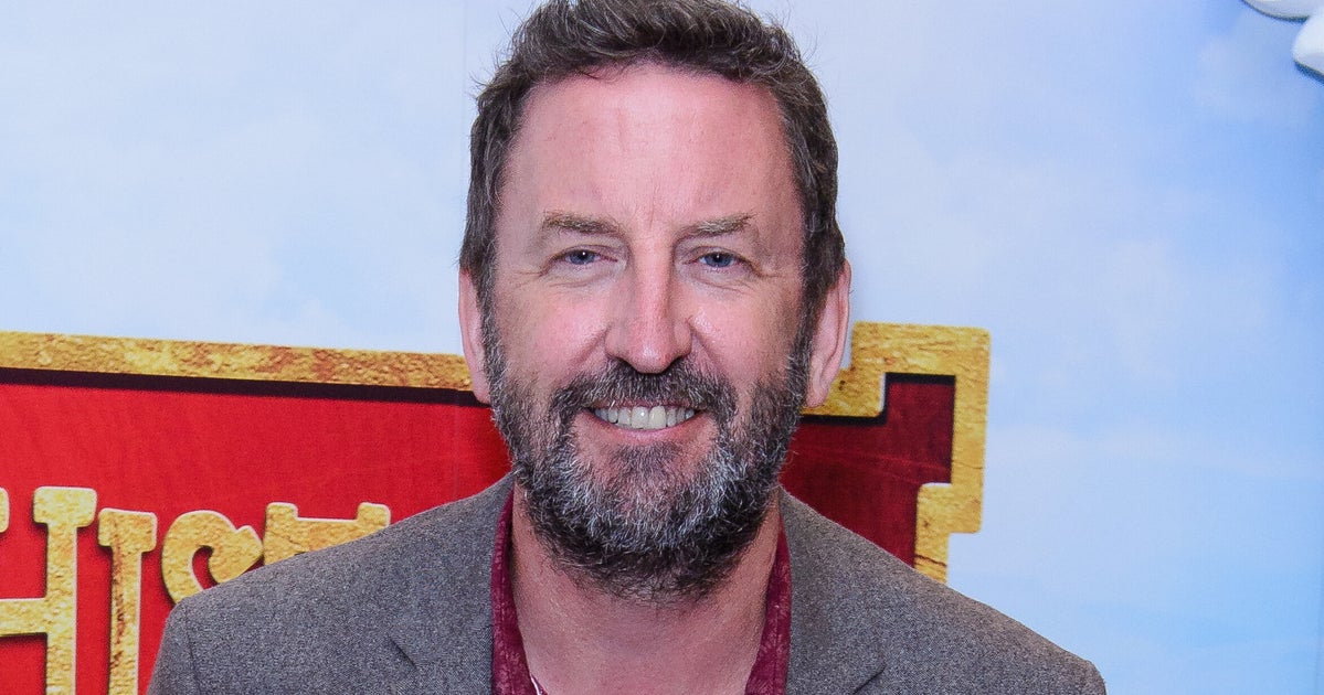 Lee Mack Self-Isolates After Being Ill For 10 Days, But Proves He Hasn ...