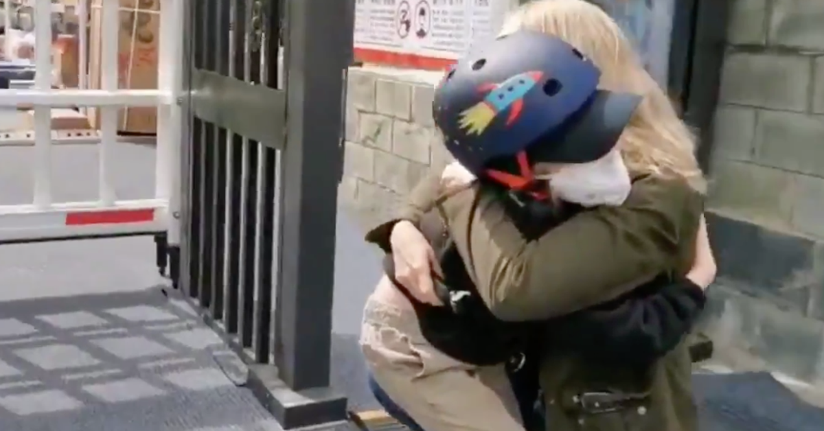 Journalist Has Emotional Reunion With Young Son After Quarantine And 49 ...