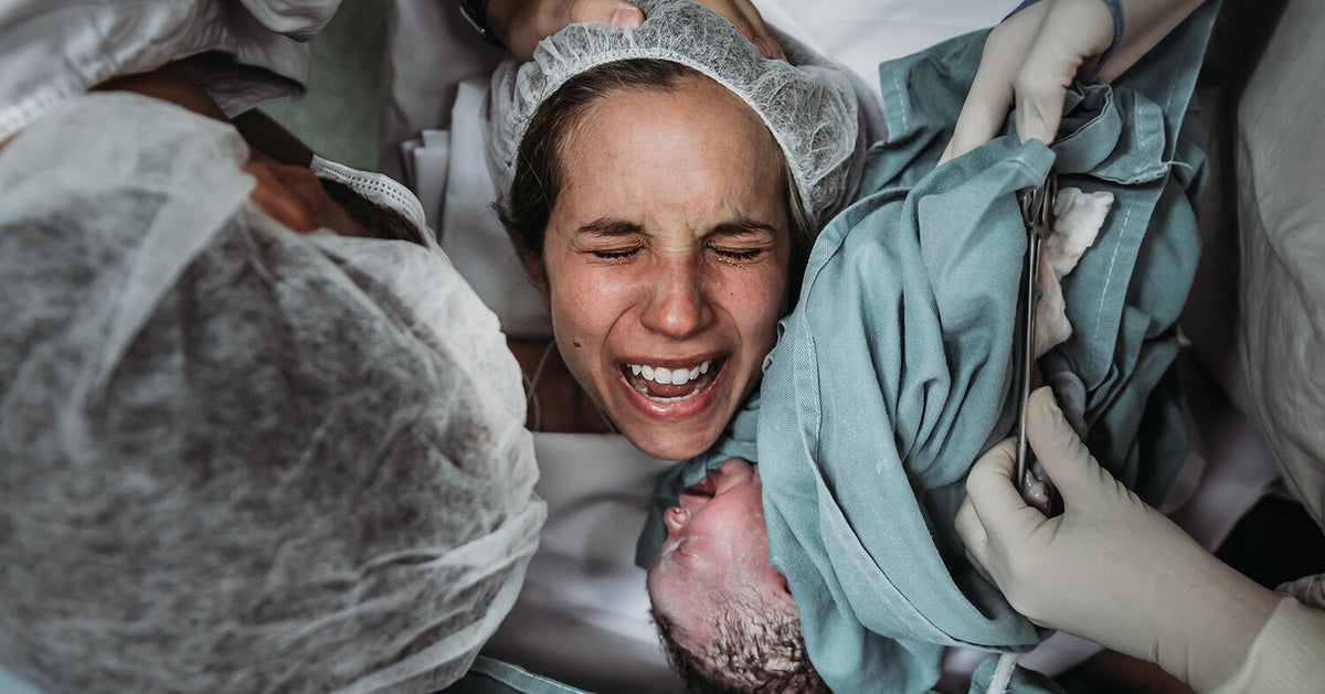 27 Powerful Birth Photos That Celebrate The Strength Of Humanity ...