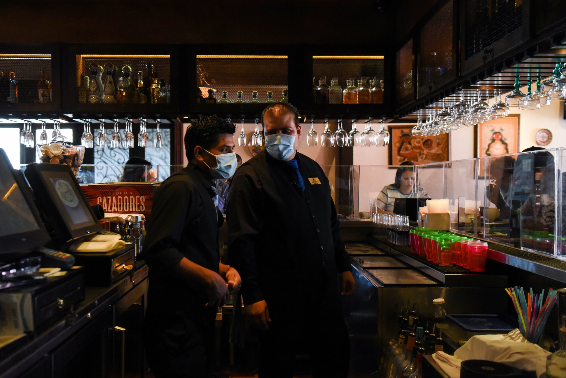 10 Photos Show How Restaurants Around The World Are Social Distancing ...
