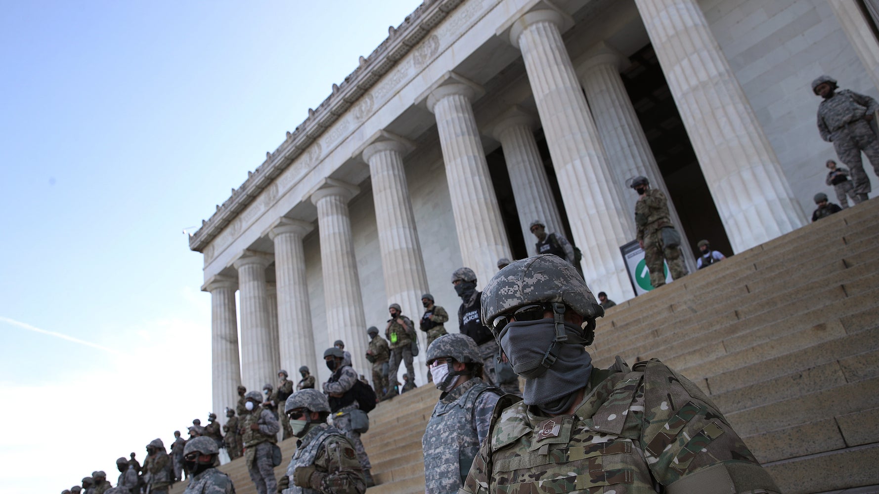 Chilling Image Of Masked Soldiers Blocking Lincoln Memorial Draws ...