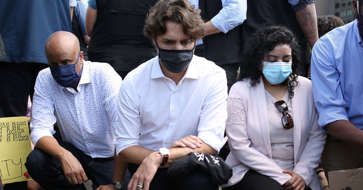 Justin Trudeau Takes A Knee During Anti-Racism Protest | HuffPost ...