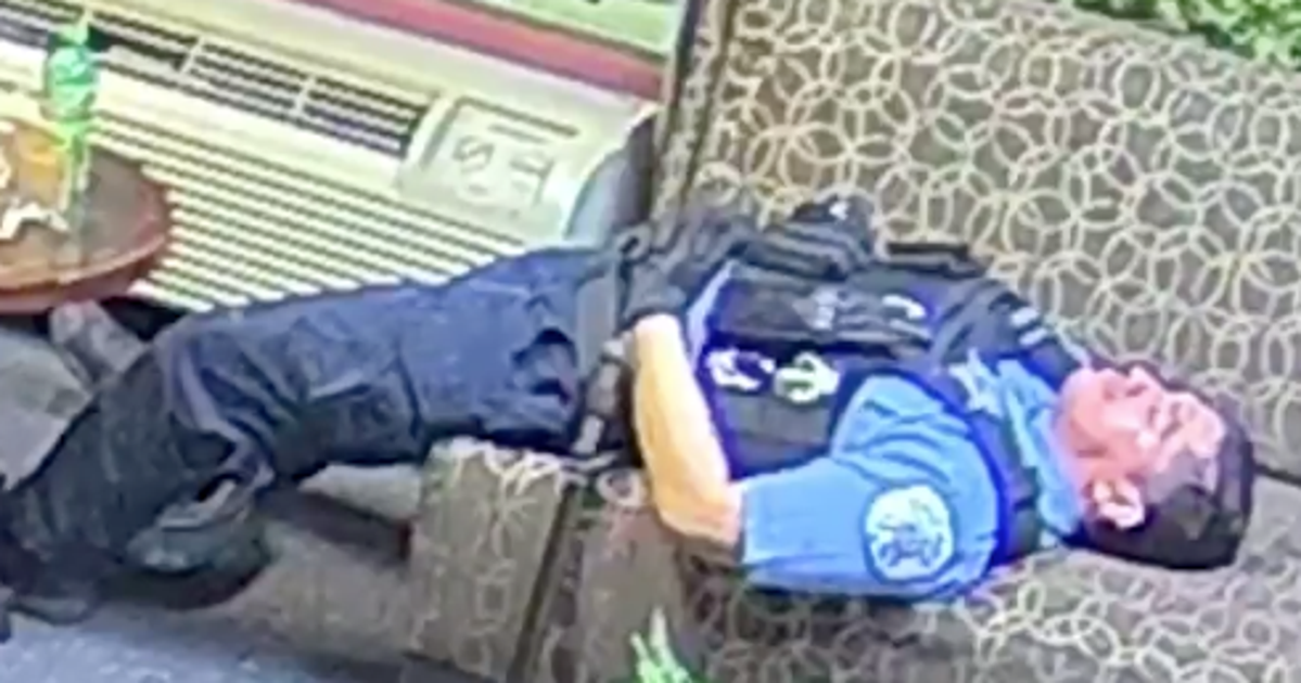 Chicago Cops Caught On Camera Napping, Relaxing In Lawmaker’s Office ...