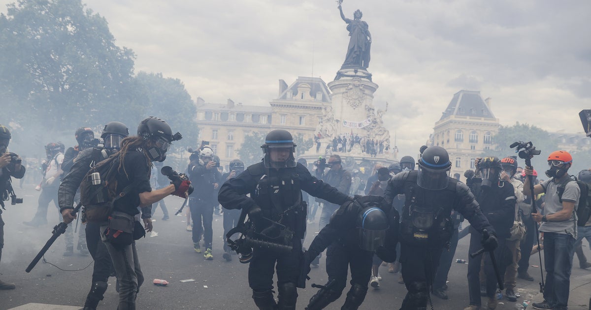 À Paris Des Tensions En Marge De La Manifestation Contre Les Violences