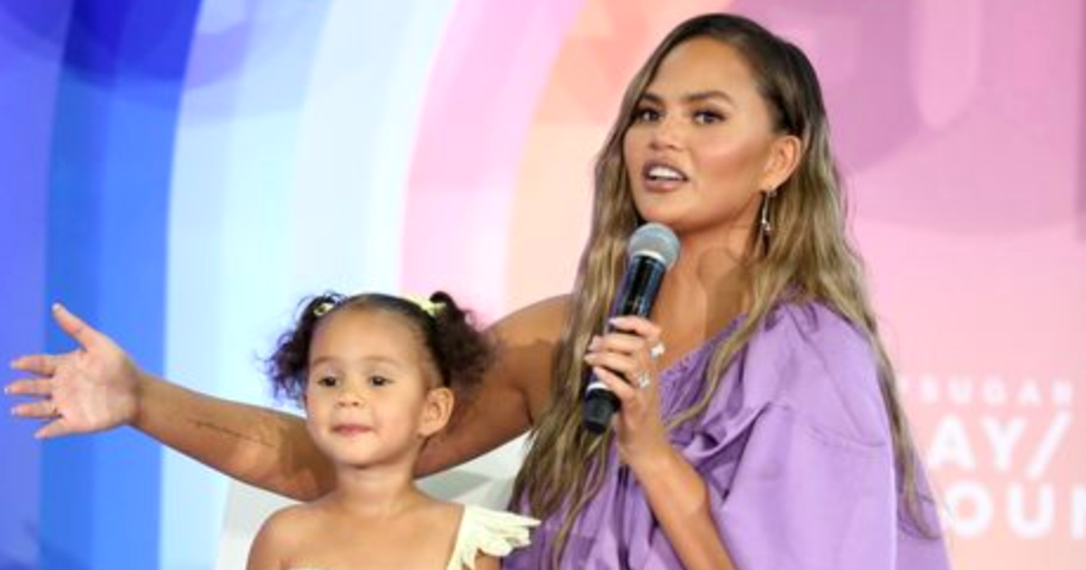 Chrissy Teigen's Daughter 'Dr. Luna' Administers Real Ultrasound ...