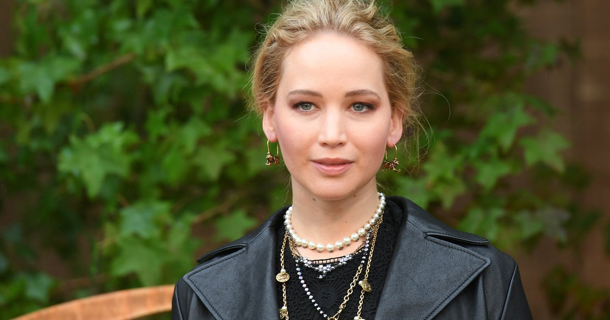 Jennifer Lawrence Clarifies Political Beliefs After Saying She Was ...