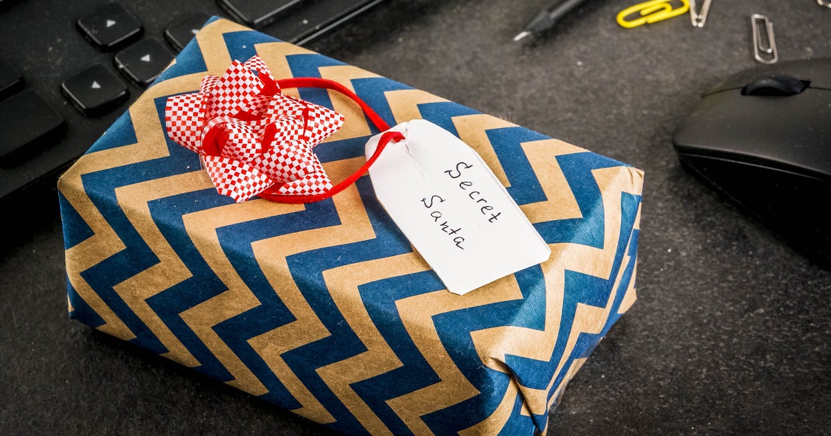 How To Do A Virtual Secret Santa That's Actually Fun | HuffPost UK Life