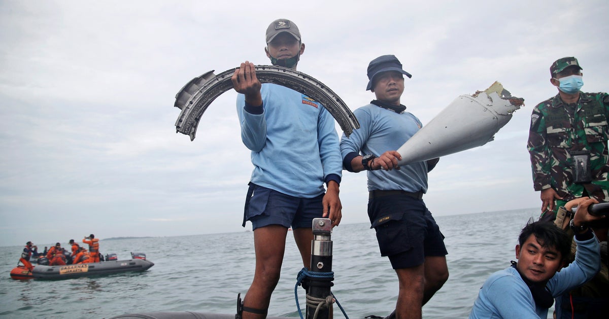 Indonesia Plane Crash: Wreckage And Body Parts Found After Boeing 737 ...