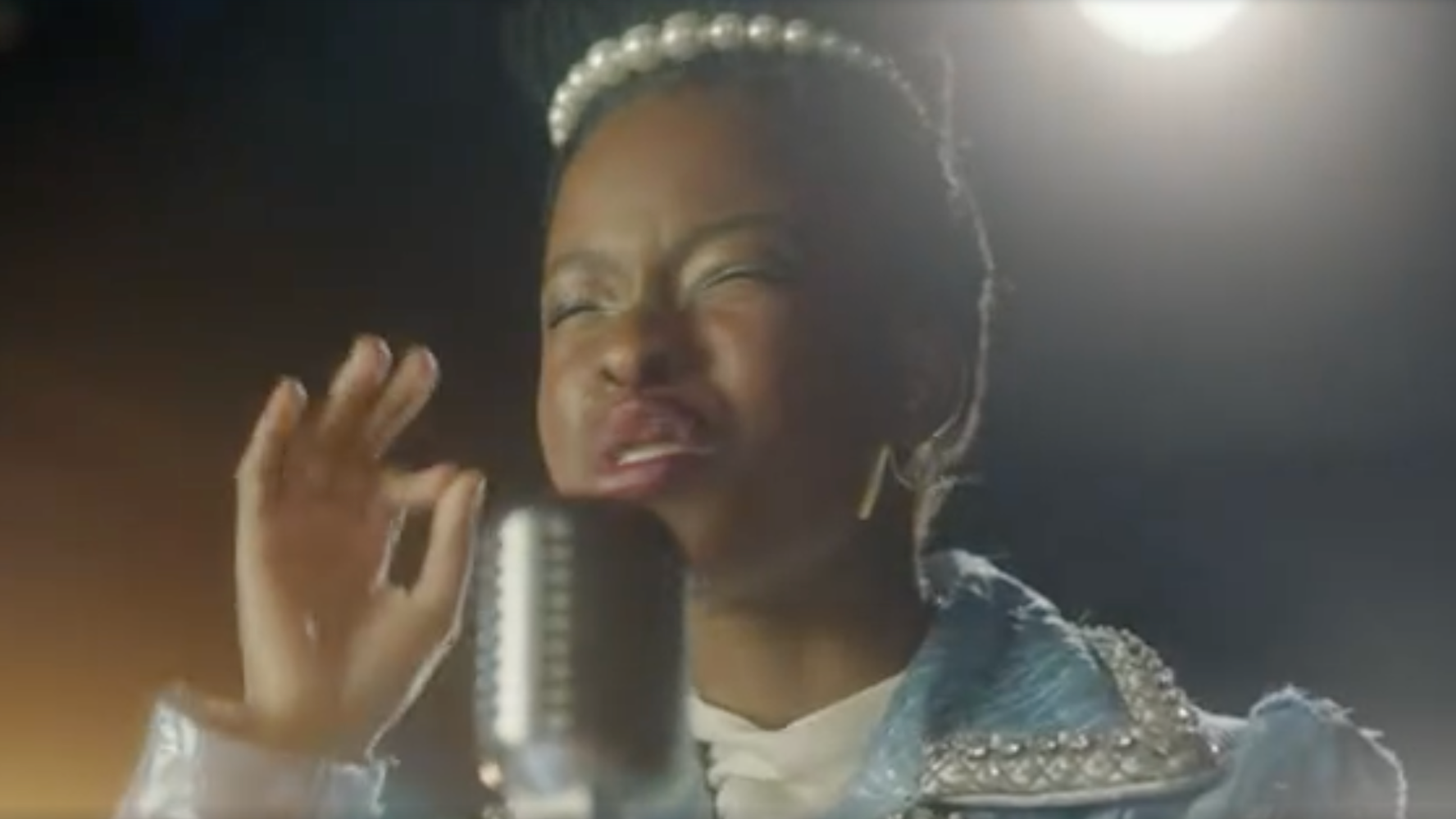 Amanda Gorman Kicks Off Super Bowl With Powerful Poem | HuffPost ...