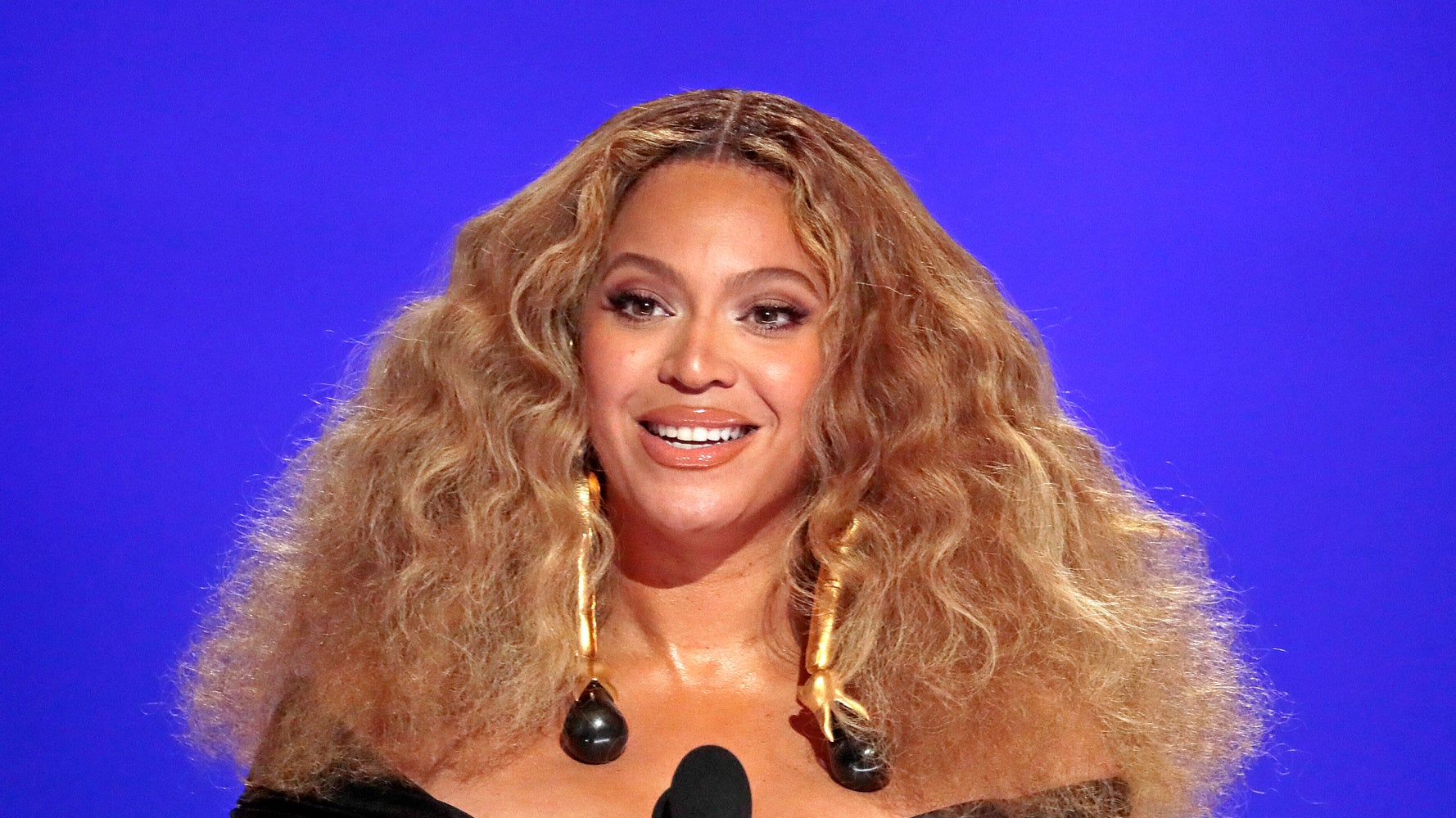 Beyoncé Shows Off Her Glittering Post Grammys Look The Tin Man Is