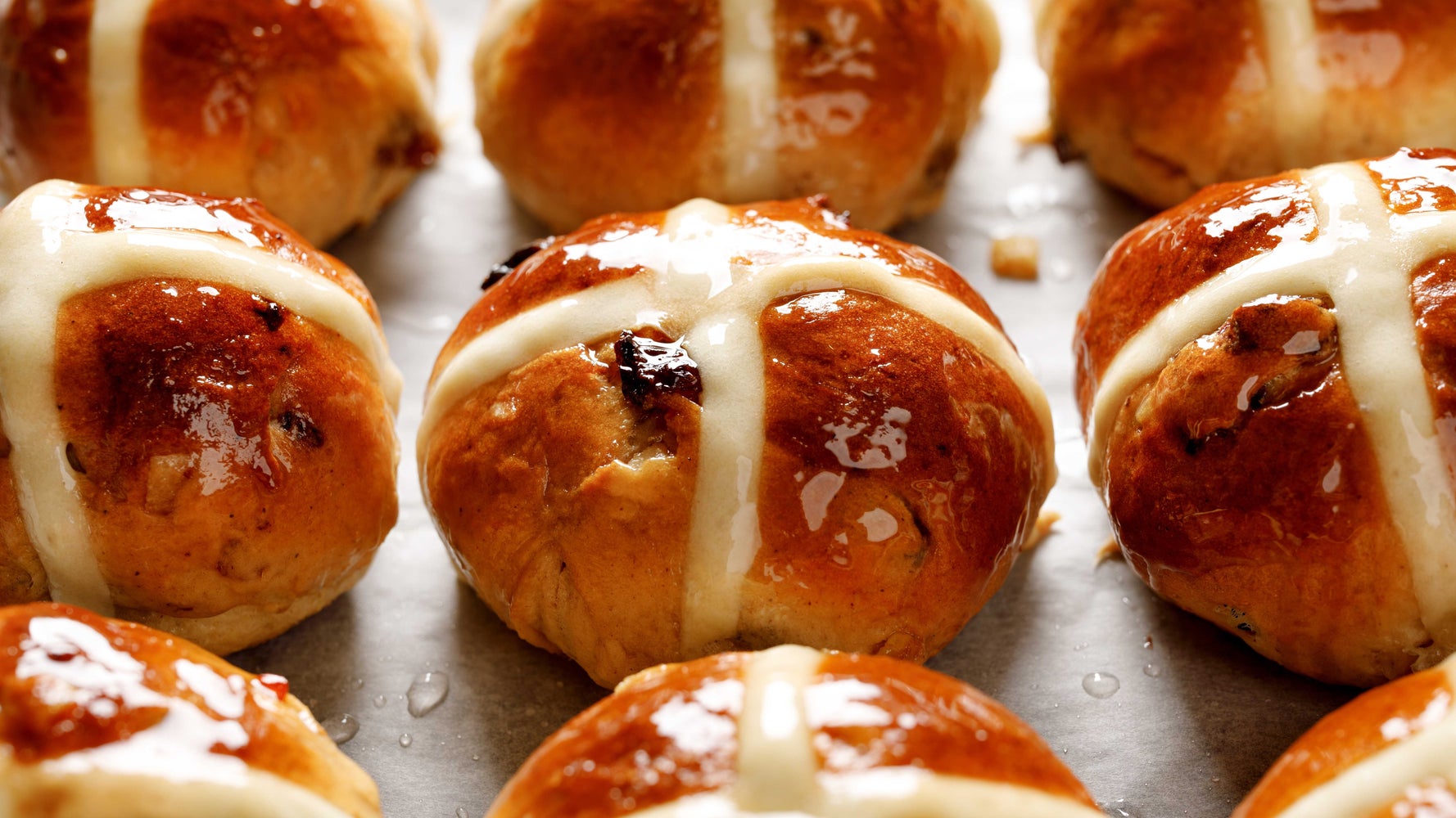Here's A Really Simple Hot Cross Bun Recipe To Try At Home | HuffPost ...