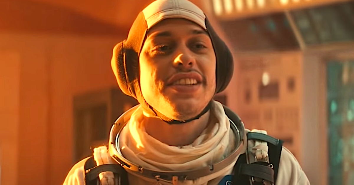 Elon Musk Meets Pete Davidson's Slacker Chad On 'SNL' Mars With ...