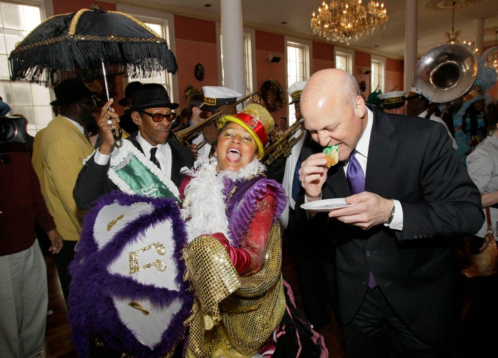 King Cake, History And Recipe For The Mardi Gras Tradition (VIDEO ...