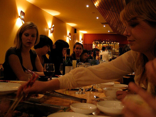 How To Split The Check At A Restaurant | HuffPost Life