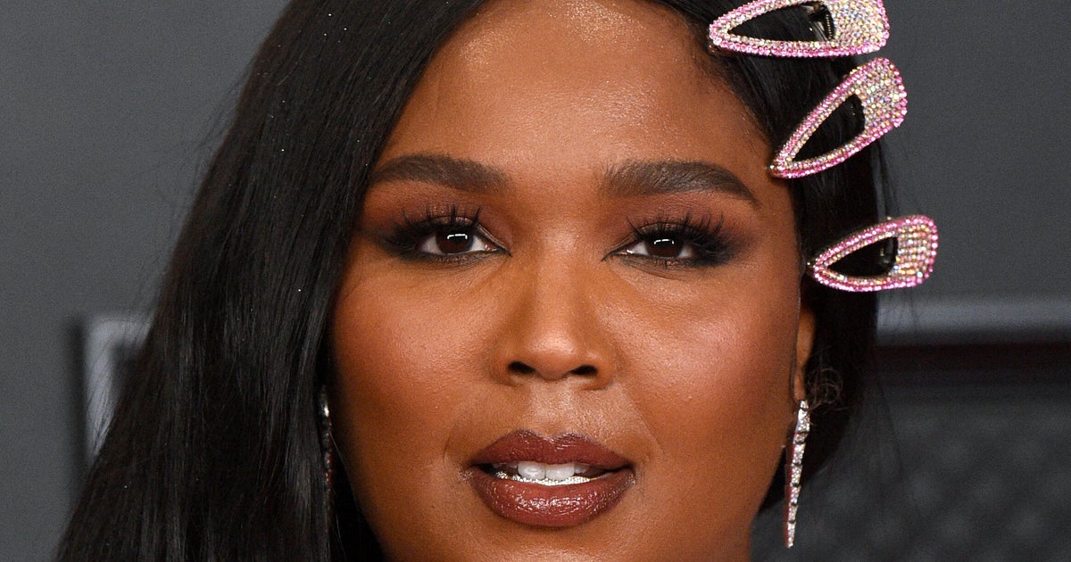Lizzo Proves Hot Pink Is Her Color With New Pixie Cut Hairstyle ...