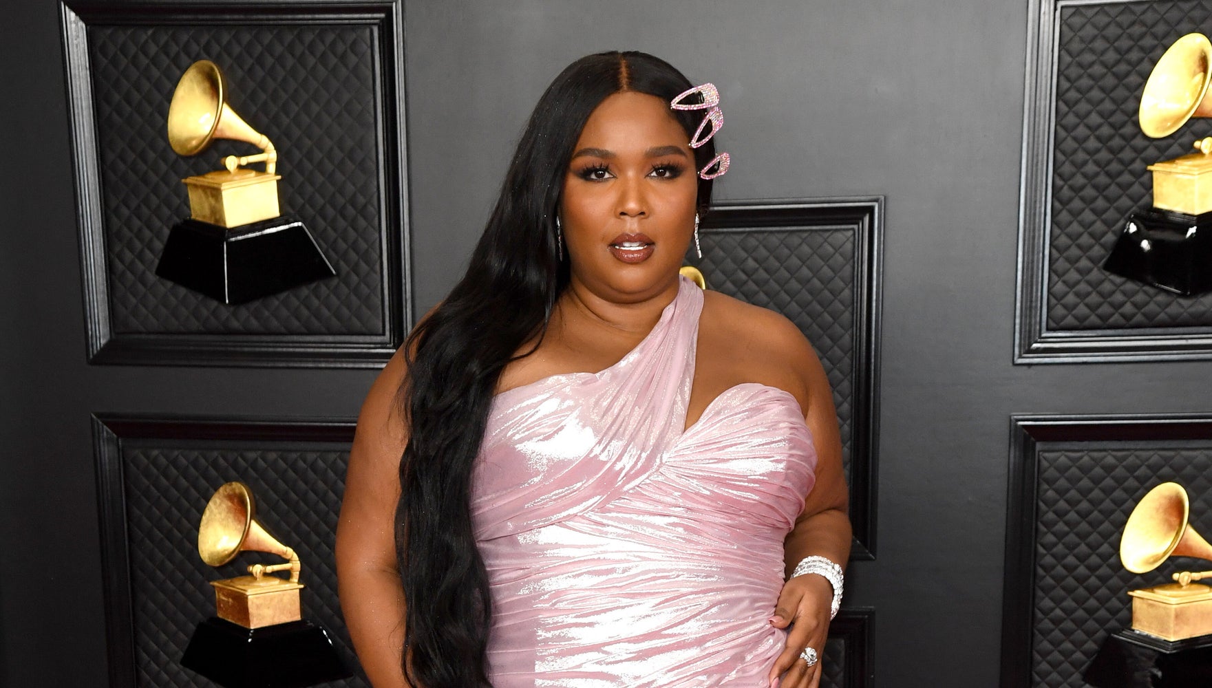 Lizzo Makes A PSA Amid Rising COVID-19 Cases: 'Please Give Me 6 Feet ...