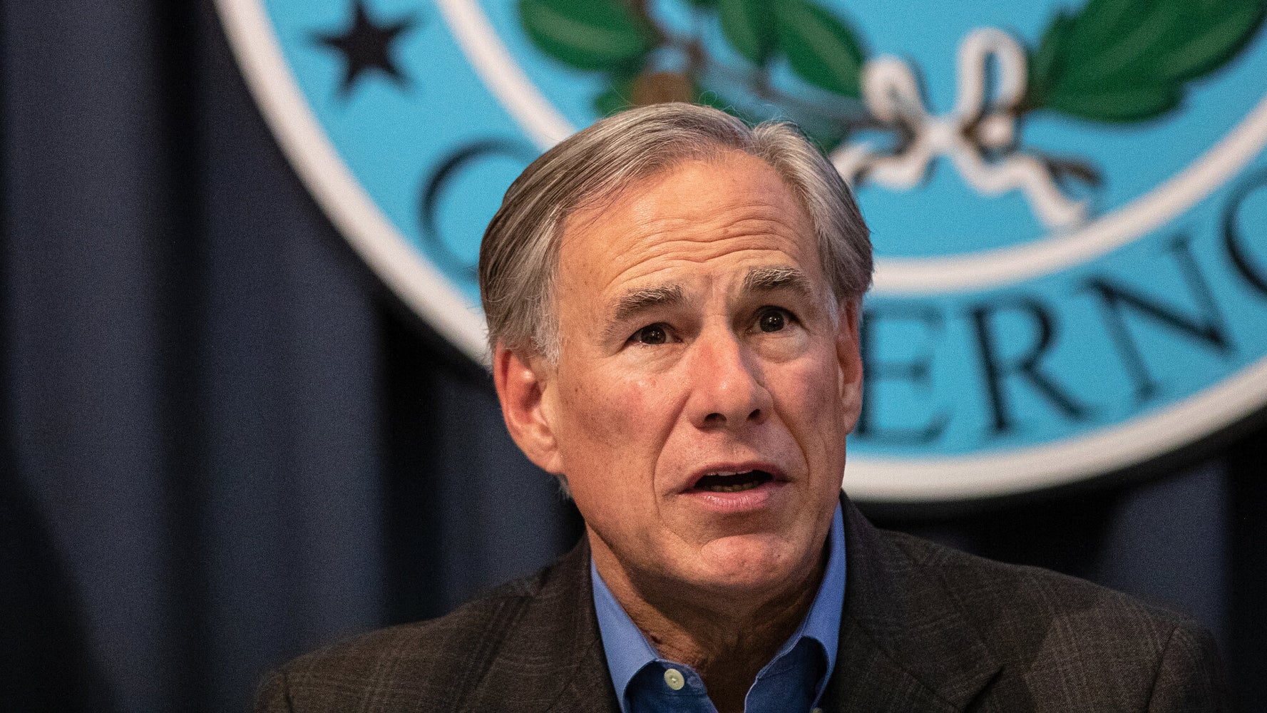 Federal Judge Temporarily Blocks Texas Order Restricting Migrant