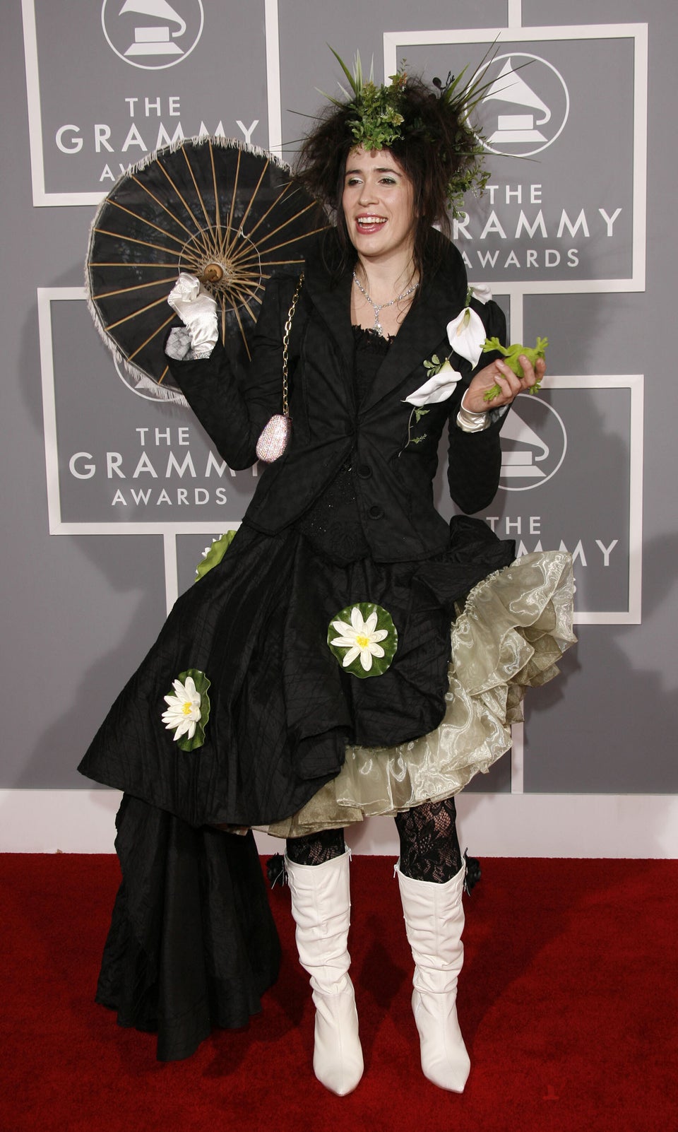 Los trajes más ridículos de todos los tiempos en los Grammys nos traen ...