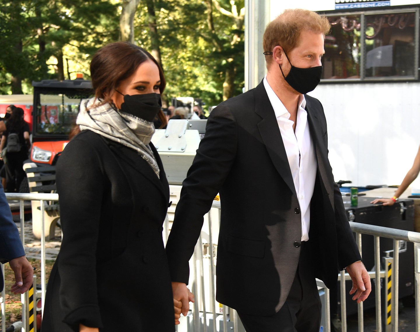 Where To Get Meghan Markle's Black Scalloped Face Mask | HuffPost Life