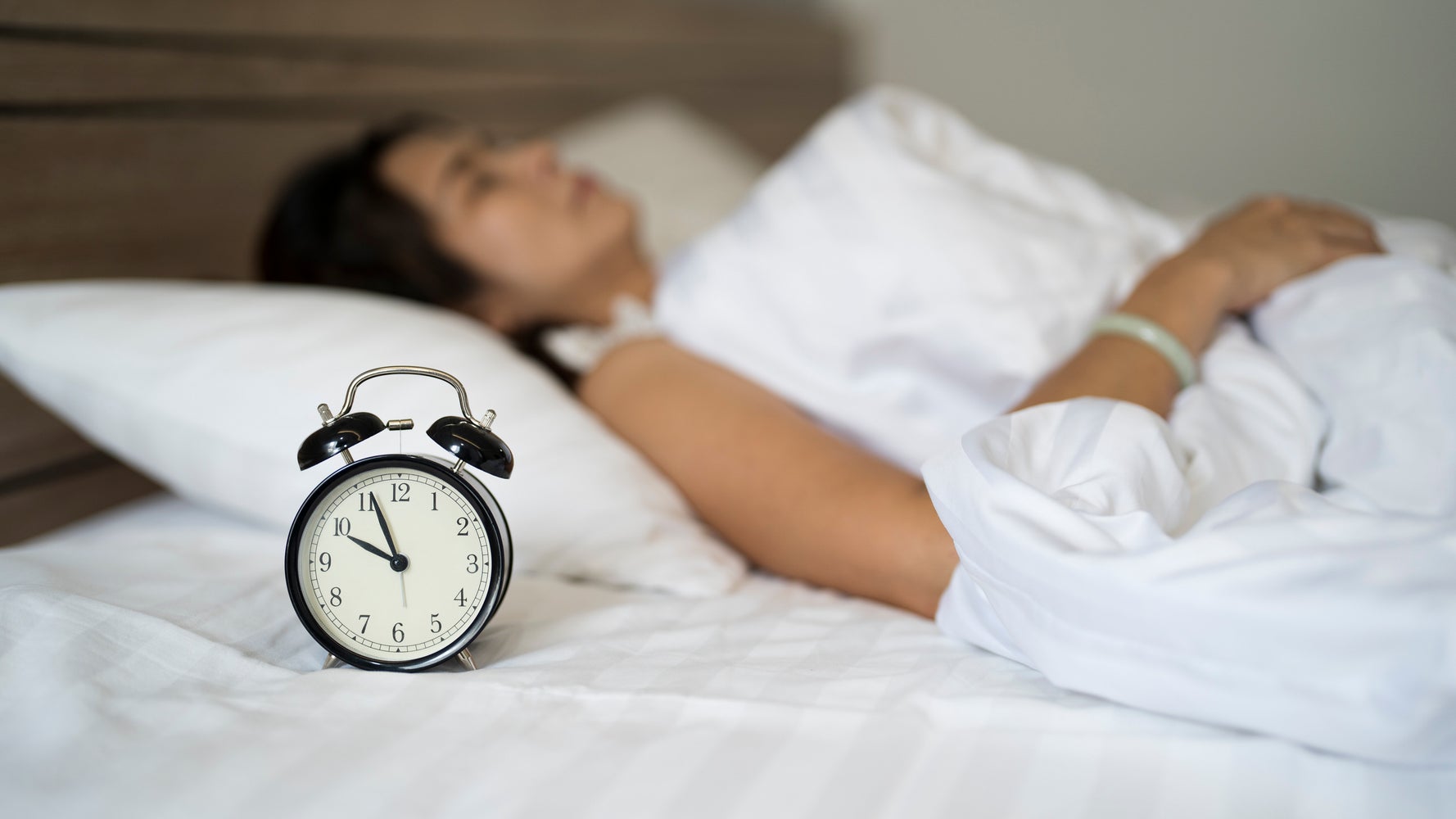 Is A 10pm Bedtime Really The Holy Grail? We Asked The Experts ...