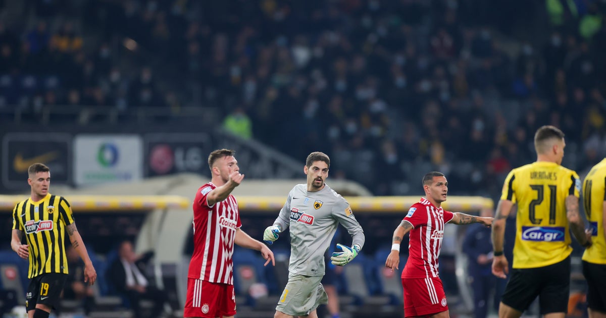 Ο Ολυμπιακός νίκησε εκτός έδρας την ΑΕΚ με 3-2 και ξέφυγε 6 βαθμούς από ...