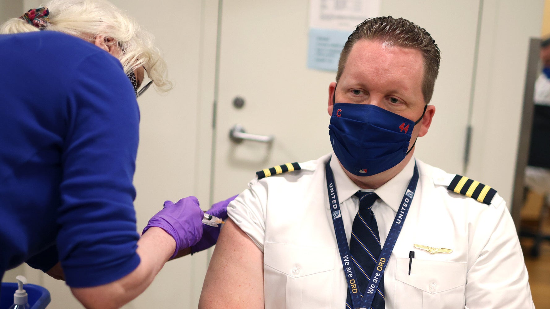 United Employee Deaths Fell To Zero After COVID Vaccine Mandate, CEO ...