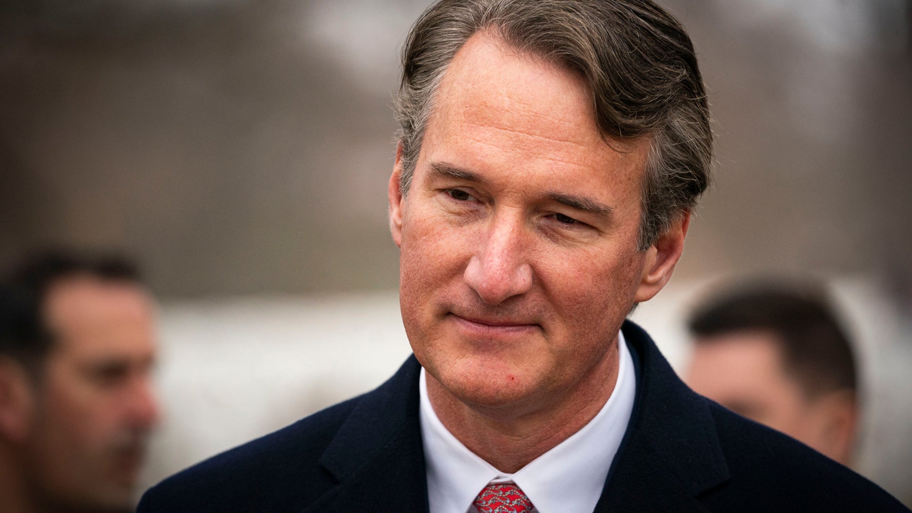 Virginia Gov. Glenn Youngkin Confronted For Not Wearing Mask In Grocery ...