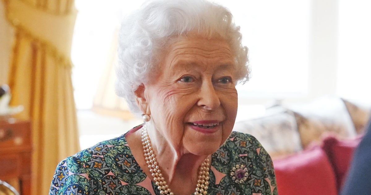 The Queen 'Working Through Covid' Is Not The Good Example MPs Say It Is ...