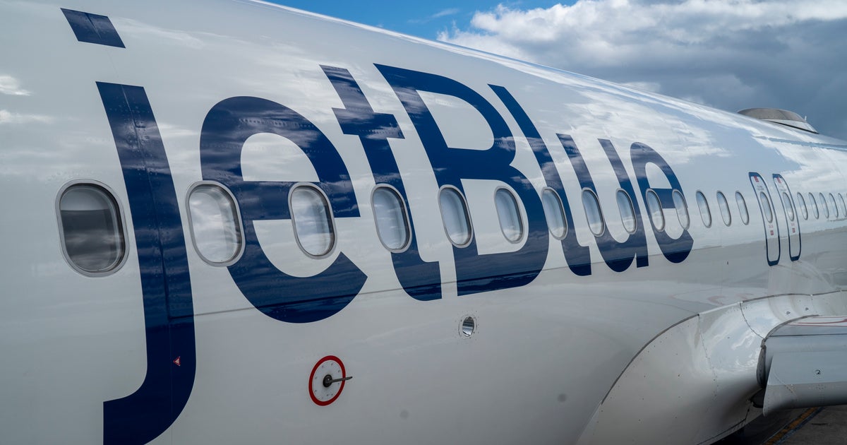 JetBlue Pilot Removed From Plane On Suspicion Of Being Drunk | HuffPost ...