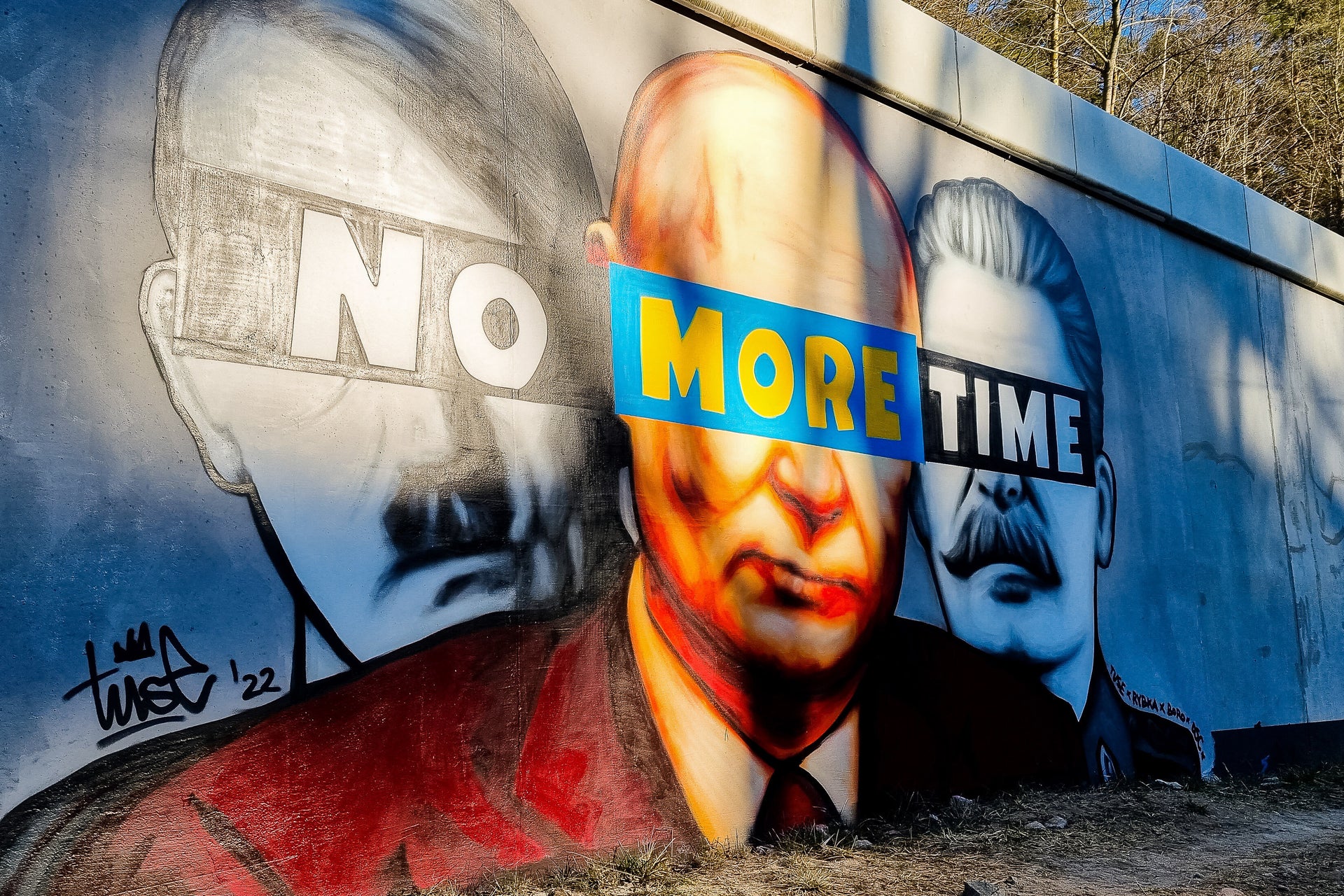 The Stunning And Heartbreaking Street Art Painted In Solidarity With ...