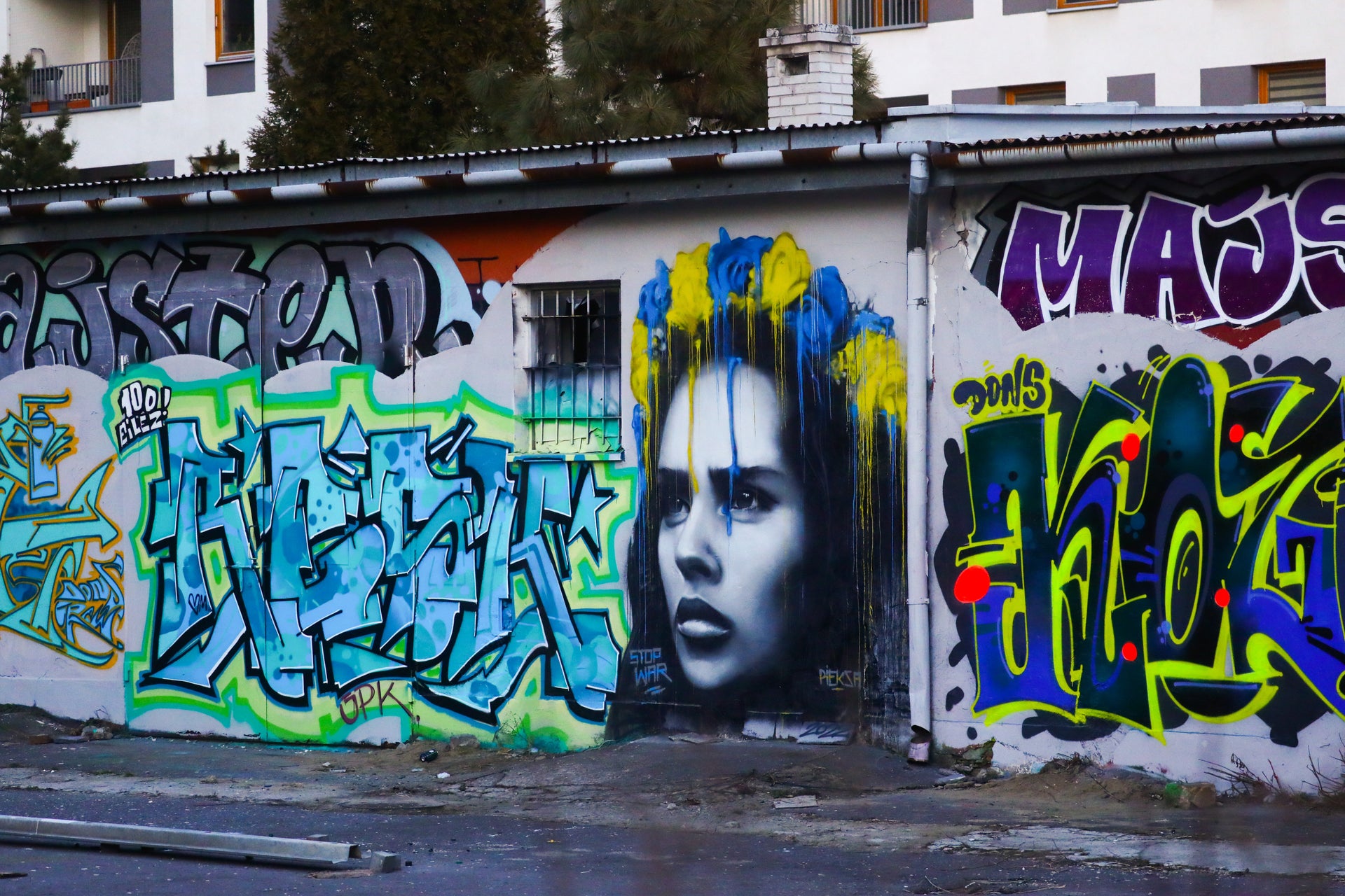 The Stunning And Heartbreaking Street Art Painted In Solidarity With ...