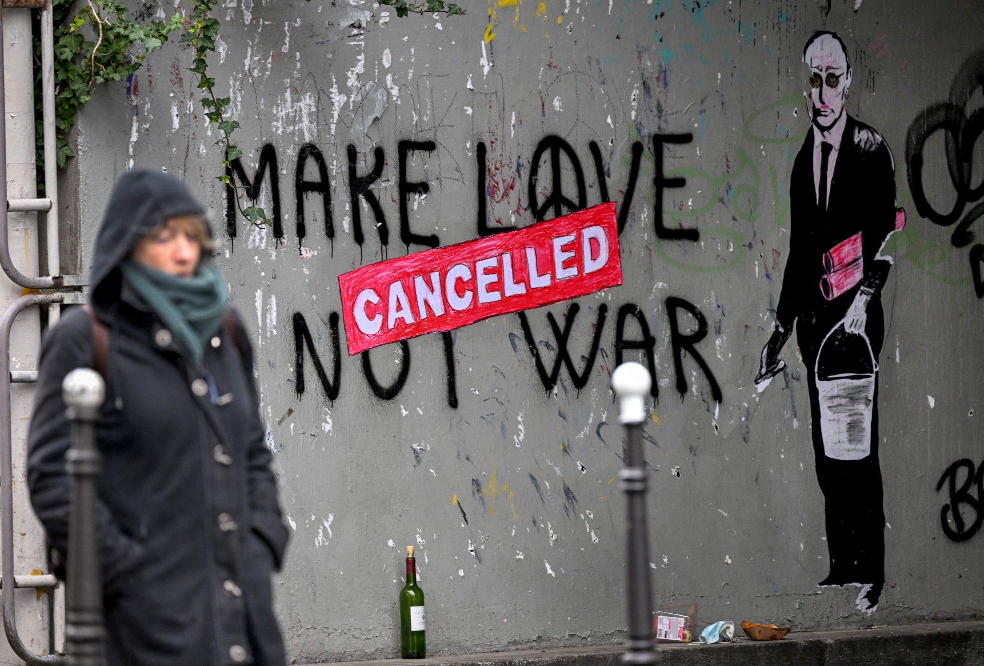 The Stunning And Heartbreaking Street Art Painted In Solidarity With ...