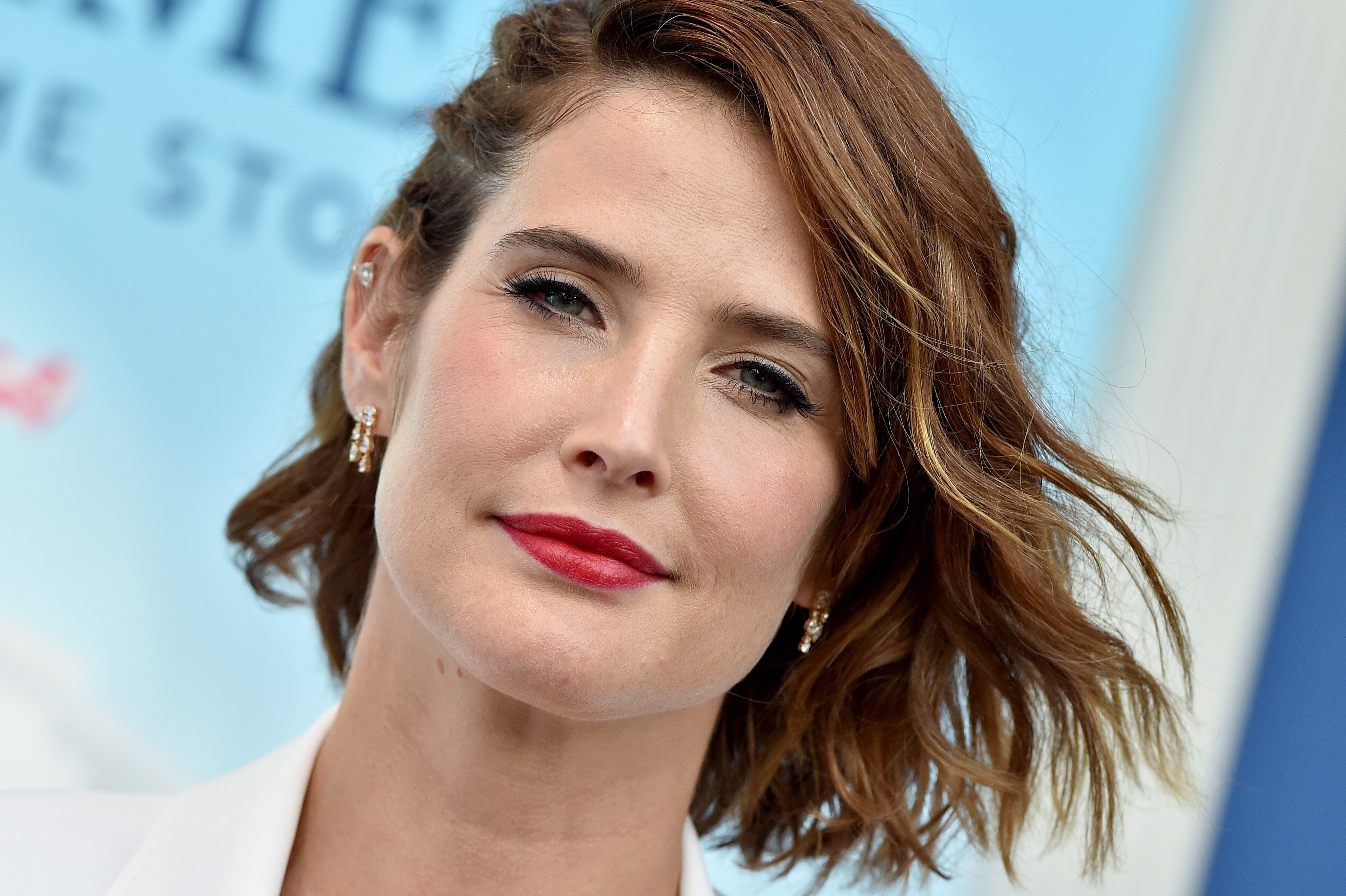 Cobie Smulders Makes Surprise Return As Robin On How I Met Your Father cobie-smulders-makes-surprise-return-as-robin-on-how-i-met-your-father