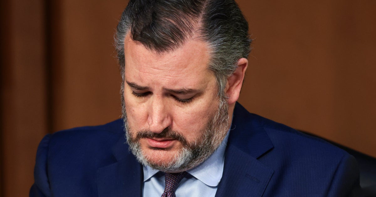OOPS! Reporters Spot What Sen. Ted Cruz Was Looking At On His Phone ...