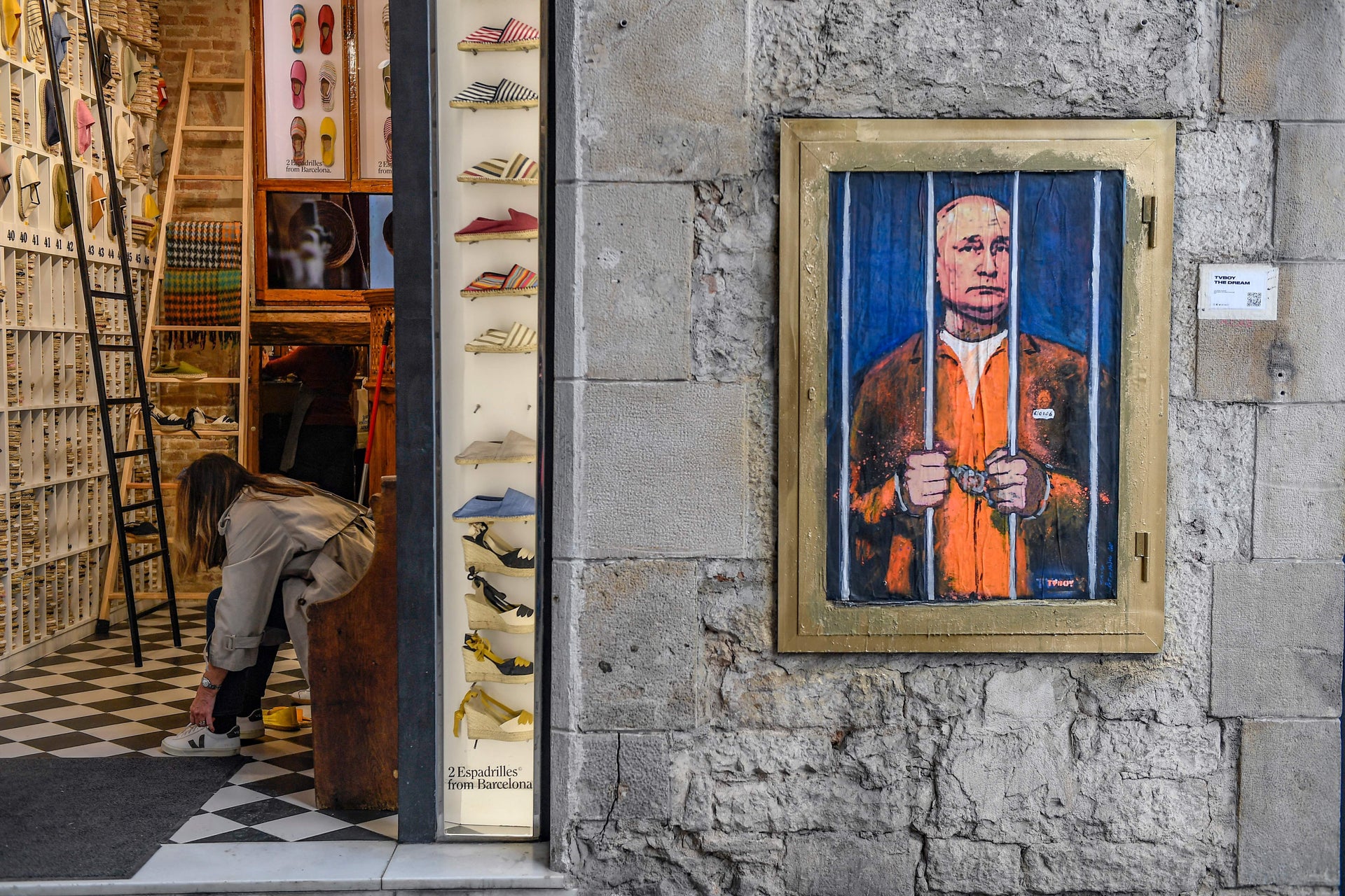 The Stunning And Heartbreaking Street Art Painted In Solidarity With ...