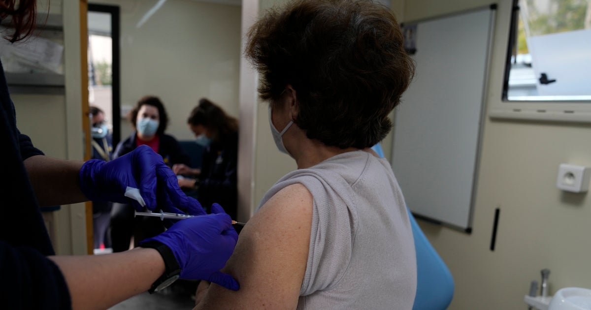 Ανοίγει η πλατφόρμα των ραντεβού για την 4η δόση εμβολίου για τους 70 ...