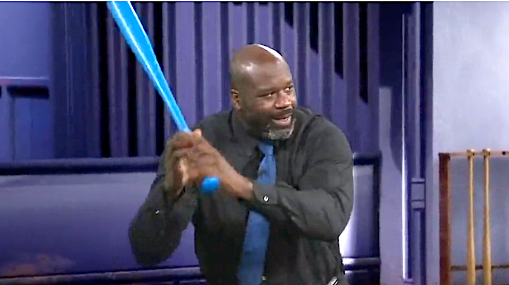 Shaquille O'Neal Hits A Baseball Like He Shoots Free Throws: Awkwardly ...